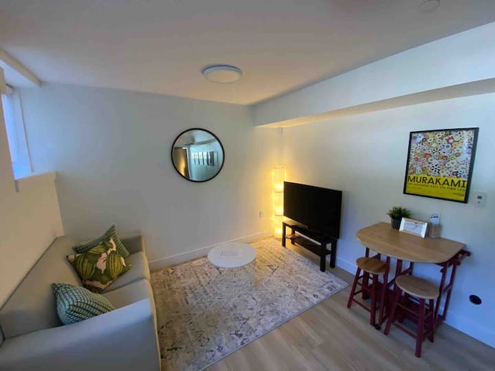 Charming Private Parkside Space In Riley Park - Vancouver