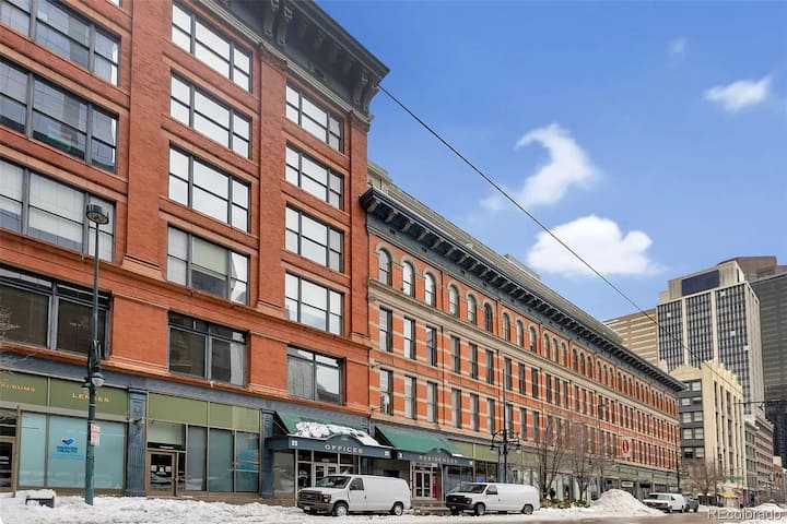 Stylish True Downtown Loft On 16th Street Mall - Denver, CO