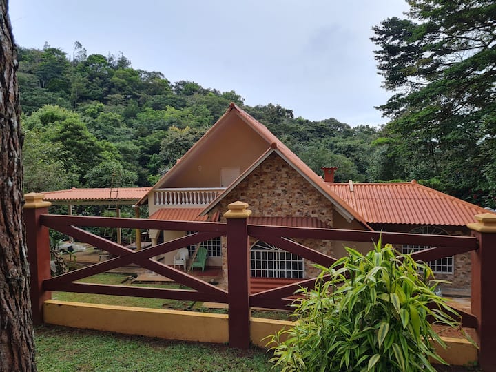 Lujosa Casa De Campo, Clima Agradable,con Chimenea, Jacuzzi, Mesa De Billar, áRea De Parillada, Fogata Y Mas... - Panama City