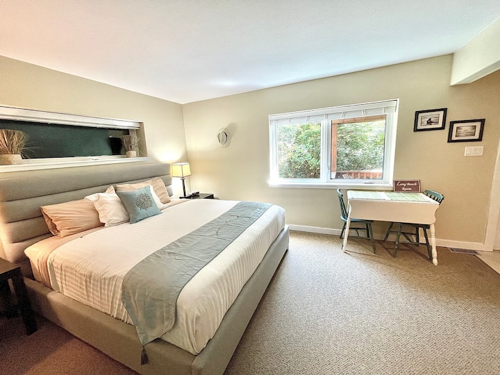 Rainforest Long Beach King Suite, Private Entrance - Ucluelet