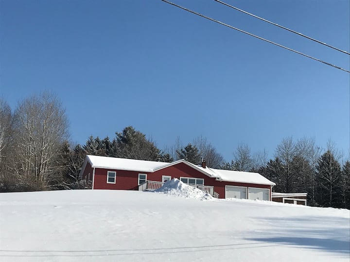 Private 3 Bedroom House With 2 Car Garage - Hyde Park, VT