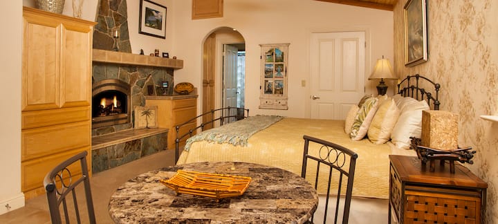 Crestview Pond Estate Studio - V Vacation Rentals - Murphys, CA