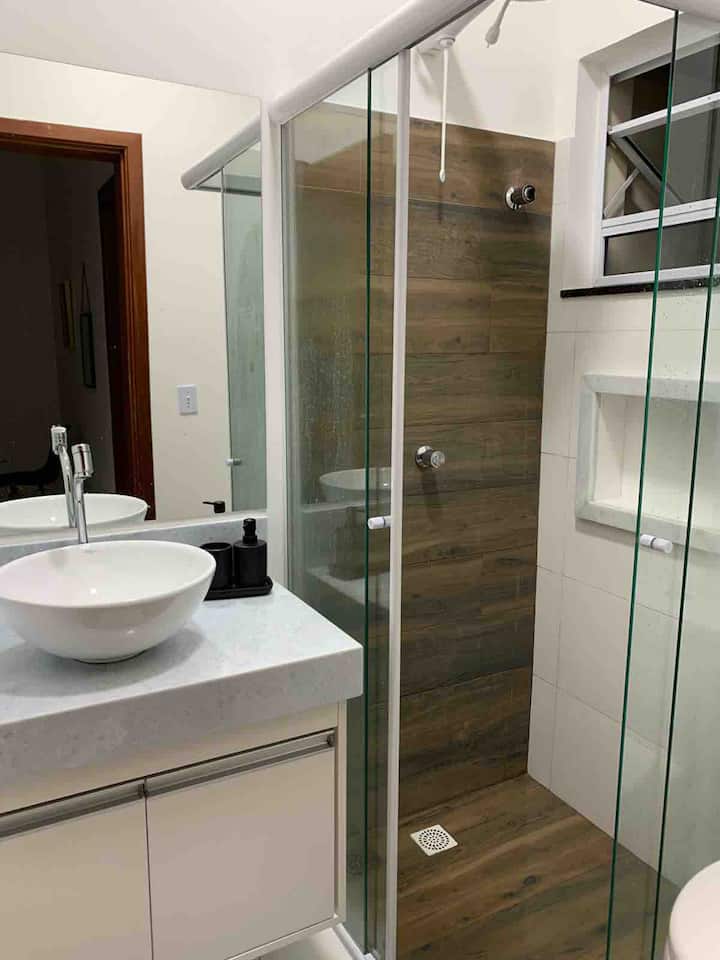 Apartamento Moderno Com Ar-cond. E Estacionamento - Peruíbe