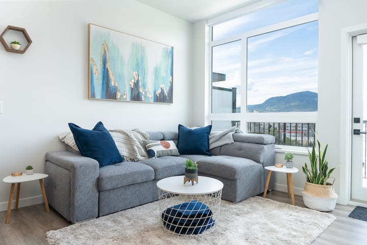Beautiful Boho Top Floor Condo Dt W/ King Bed - Kelowna