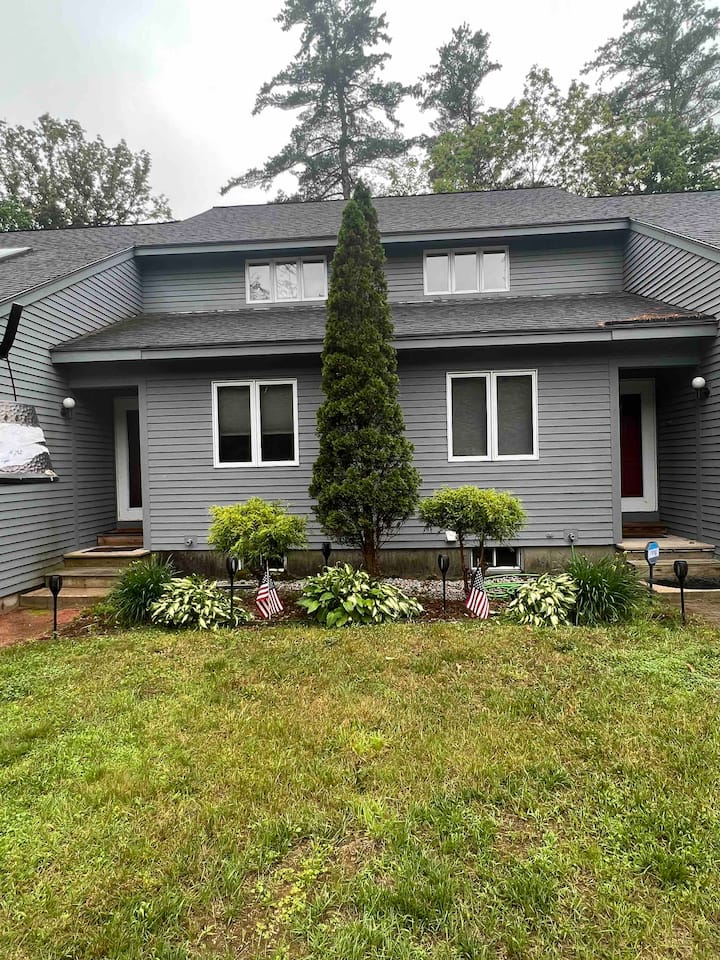 3: Townhome On Saco River / Walk To Downtown - North Conway, NH