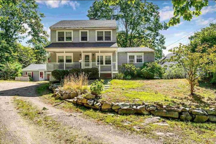 Beach Retreat! 6min Walk To Downtown & Short Sands - York