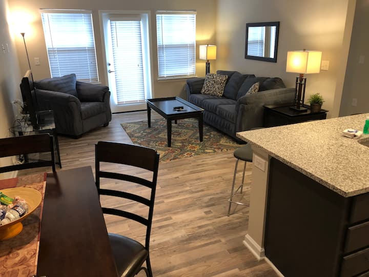 Stunning 2br Apt Home With Walk To Shopping - Lake Wylie, Fort Mill