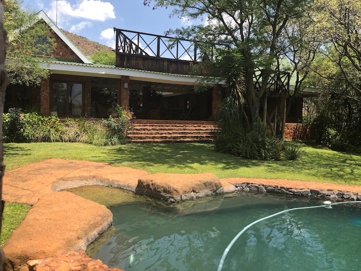 Bushveld Manor - Room 1 (En Suite, Private Entry) - Hartbeespoort