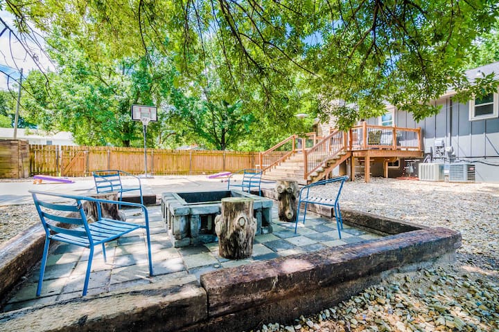 Tailgate House Near Stadium! - Tuttle Creek State Park, Manhattan