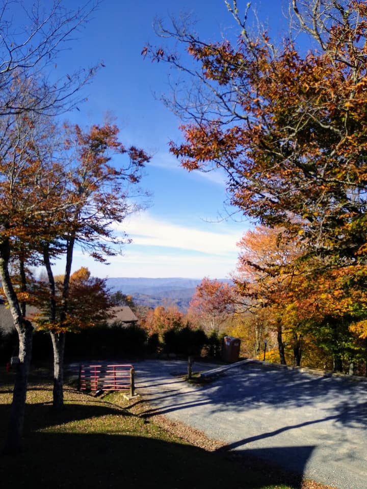 Welcome To Our Stunning Chalet Full Of Altitude! - Beech Mountain, NC