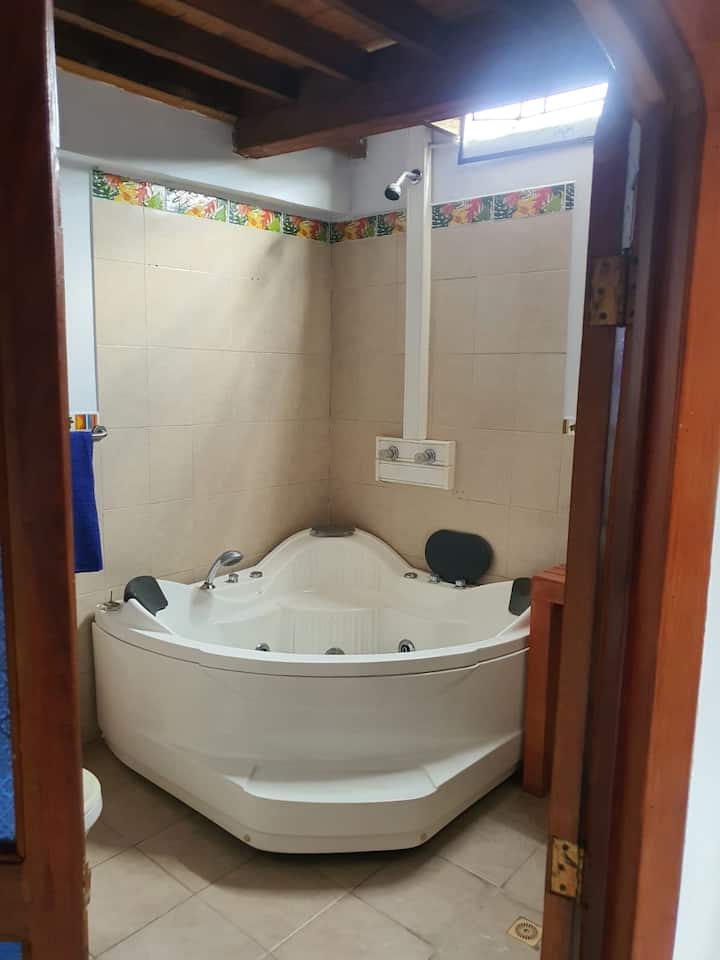 Aptoestudio, Cocina /Amplio/jaccuzzi - Cali