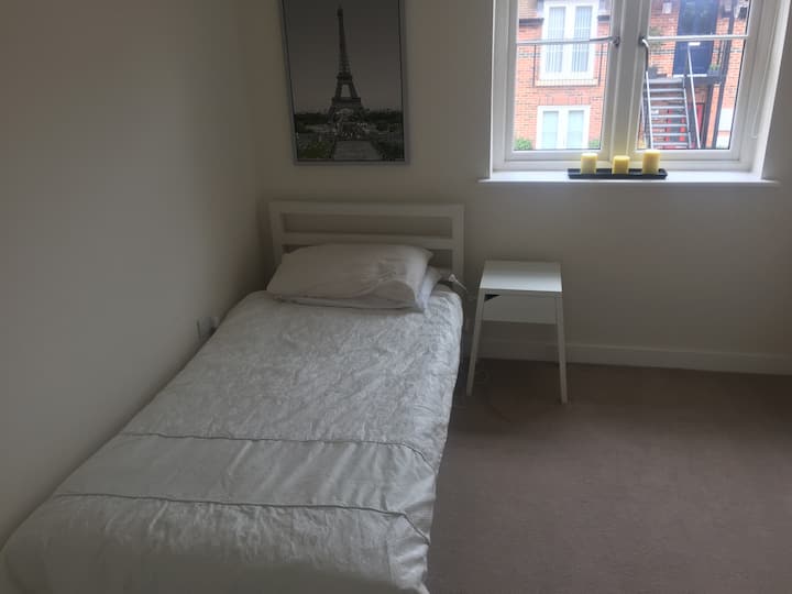 Private Room & Private Bathroom/shower - Reading