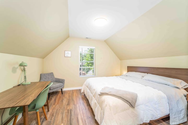 Cheerful Central District Duplex: Upstairs - 시애틀