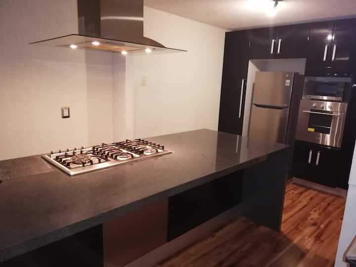 Residencia, 2 Estacionamientos, Internet, Factura - Aguascalientes