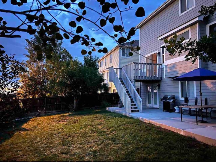 4 Bedrooms 3 Bathrooms Cozy House And Quiet Place. - 오로라