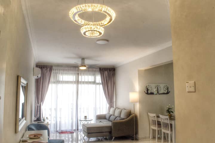 Pool View 3br Condo ~Car Park 喬治市暖宿泳池景觀 - George Town