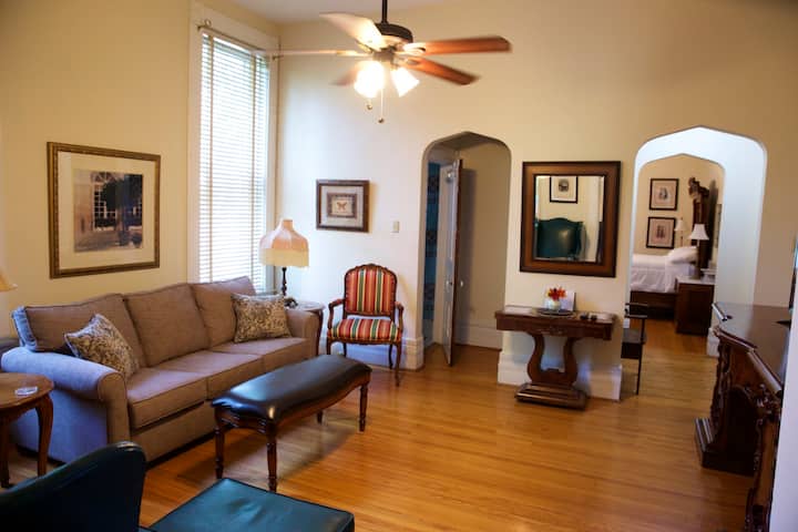Dewolf Extended Suites: A - Executive - Jacksonville, IL