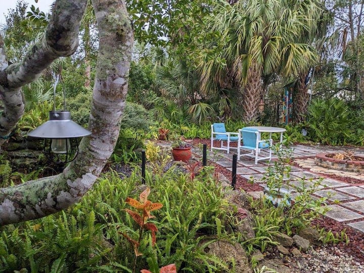Jungle Oasis With Aloha Spirit - Ormond Beach, FL