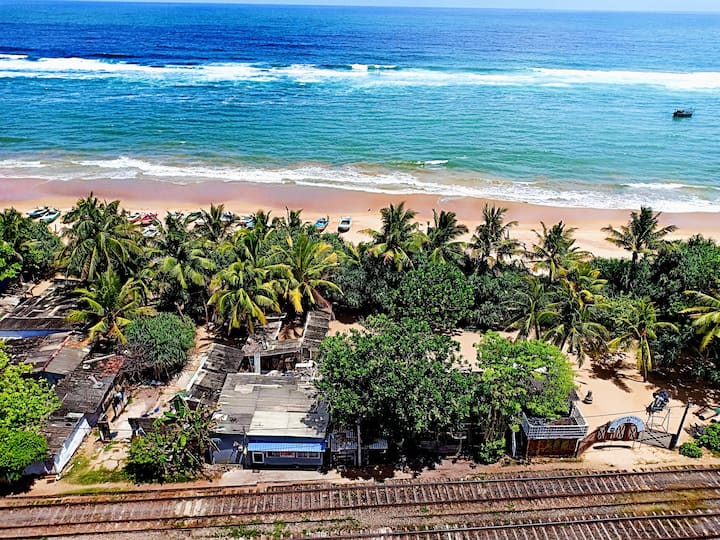 Picturesque Seaside Apartment In Dehiwela 3br - Colombo