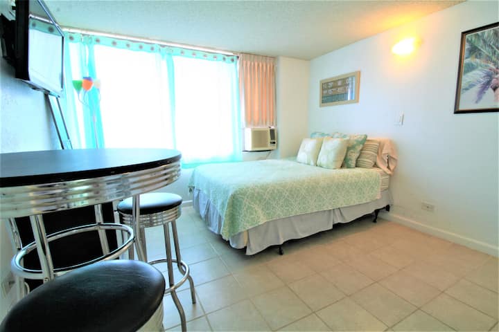 Studio B @ The Hawaiian Monarch - Honolulu