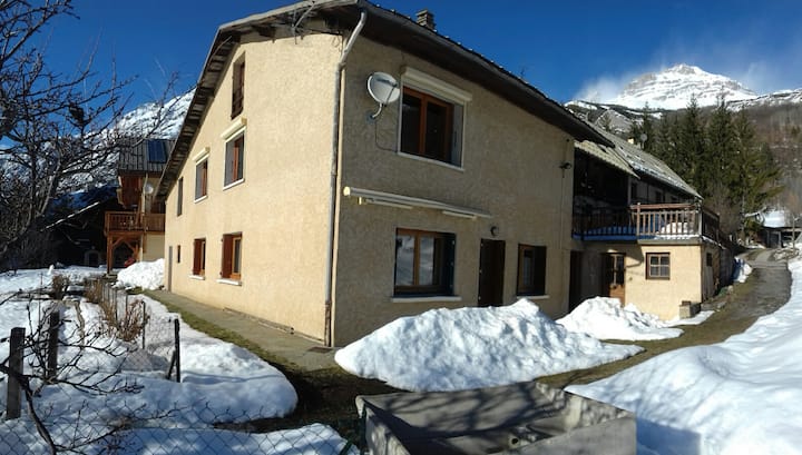 Appartement Dans Maison De Village à Pelvoux - Vallouise