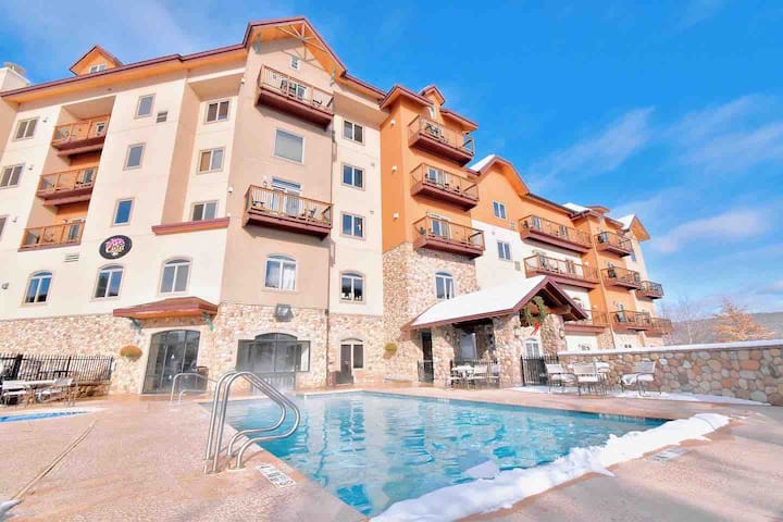 Lux 2 Br Holiday Valley Pool-golf-ski-in/ski-out - Ellicottville, NY