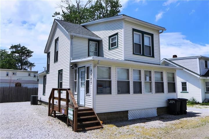 Mapleton Beach Retreat - Geneva-on-the-Lake, OH