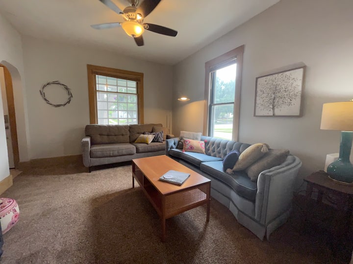 Boho Hill- 3+ Bed Close To Cws, Zoo, & Dwntwn - Omaha, NE