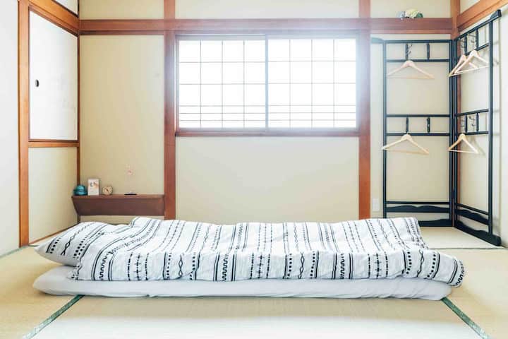 大阪城公园和式三层小别墅
Osaka Castle Park Japanese Villa - Kadoma