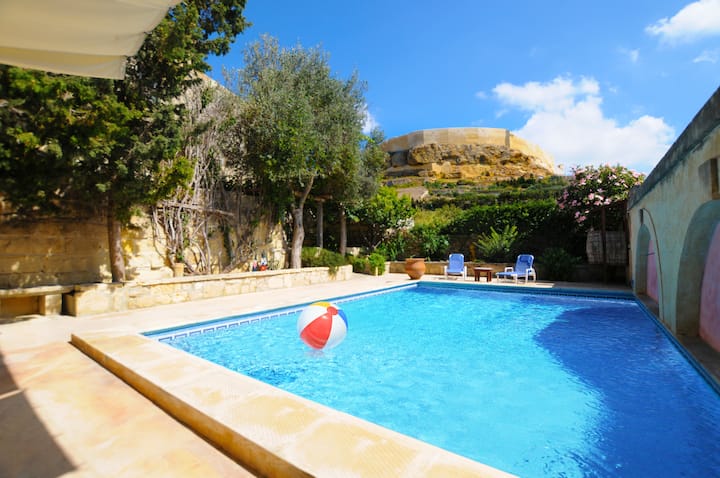 Magnificent House In Gozo With Large Private Pool - Malta