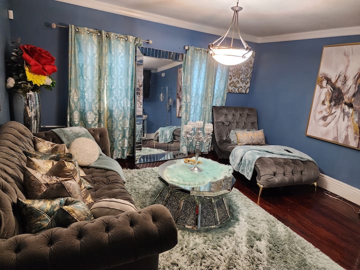 Exquisite 6 Beds Living Dining Kitchen 2 Bathroom - Rochester, NY