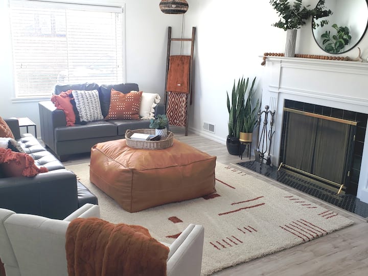 The Cache Cottage ~ Cozy 5 Bdrm, Centrally Located - Logan, UT