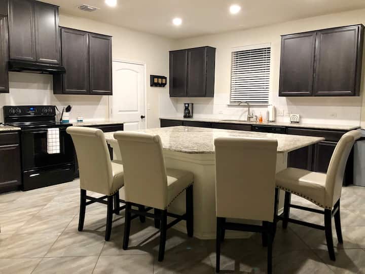 Spacious Austin Escape-next To F1 Racetrack - Austin