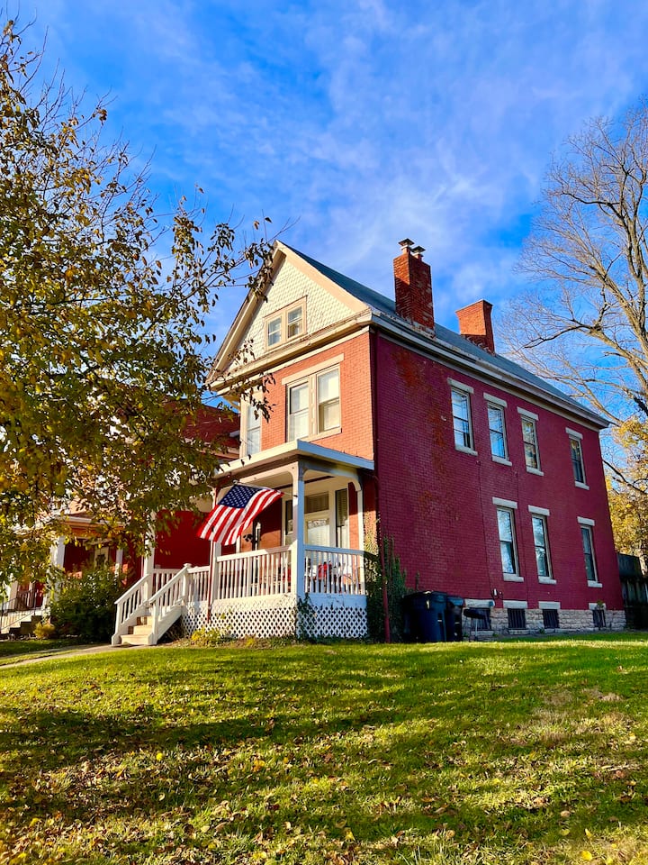 *Amazing* Sleeps 17 -6 Bedrooms-5min From Downtown - Cincinnati