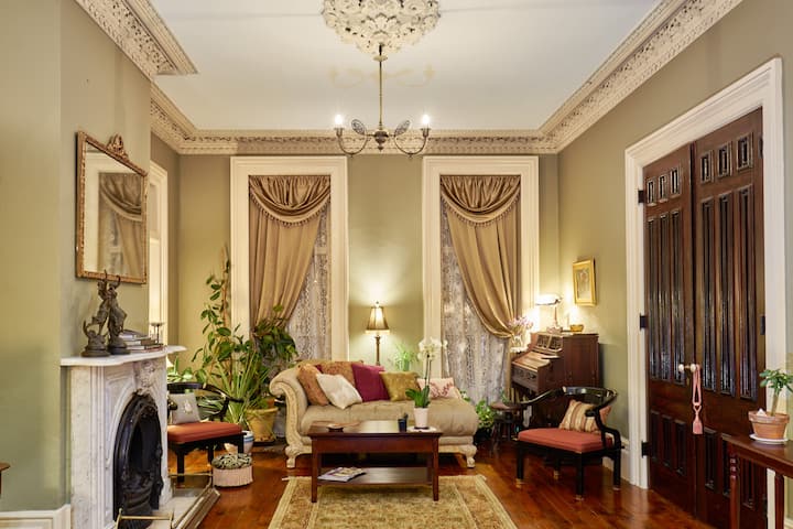"Mustard" Room With Private Bath In Victorian Home - Syracuse, NY