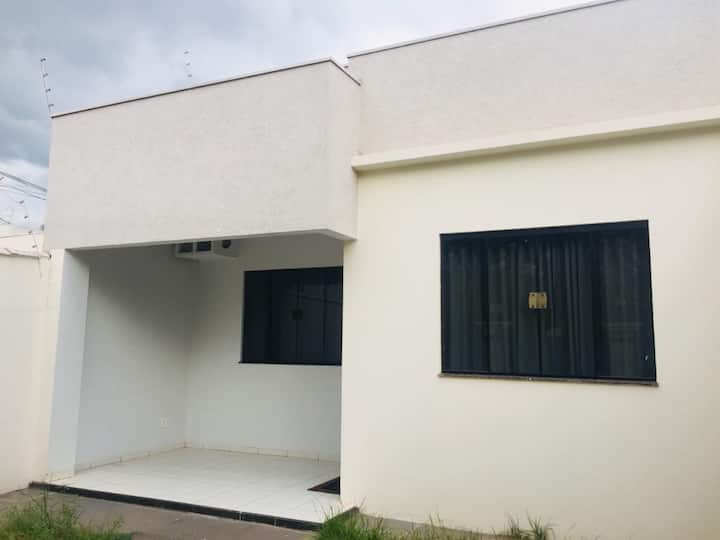 Casa No Centro, Confortável , Bem Localizada. - Tangará da Serra