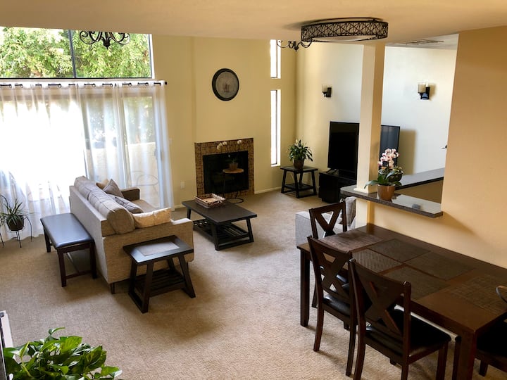 Condo With Loft 10 Minutes To Universal Studios - Los Angeles, CA