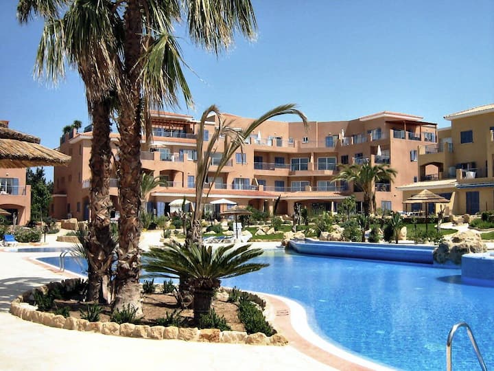 Beautiful Paphos Apartment With Large Pool Area - Kato Paphos