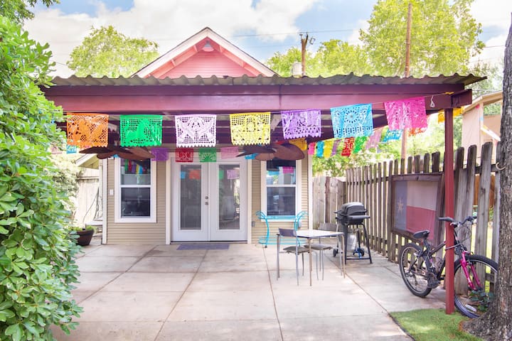 Comfy & Cozy Loft - Woodlawn Lake - San Antonio