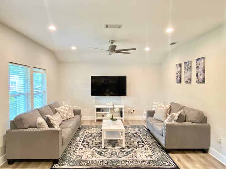 Craftsman-style Home Near Dt/medical District - Dallas, TX