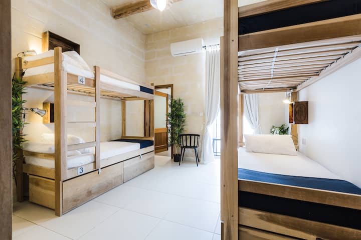 6 Bed Dorm Terrace_two Pillows Boutique Hostel - Valletta