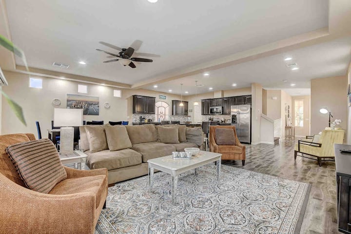 Vegas Home | Backyard, Patio, Bbq & Chef's Kitchen - Las Vegas