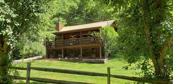 Romantic Real Log Cabin, Pet friendly, fenced yard - Cabins for Rent in ...