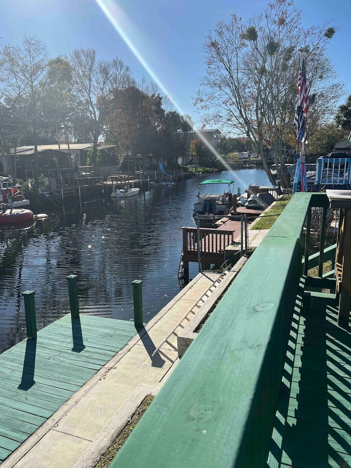 The Green Bear - Relaxing Riverfront Revival - Weeki Wachee, FL