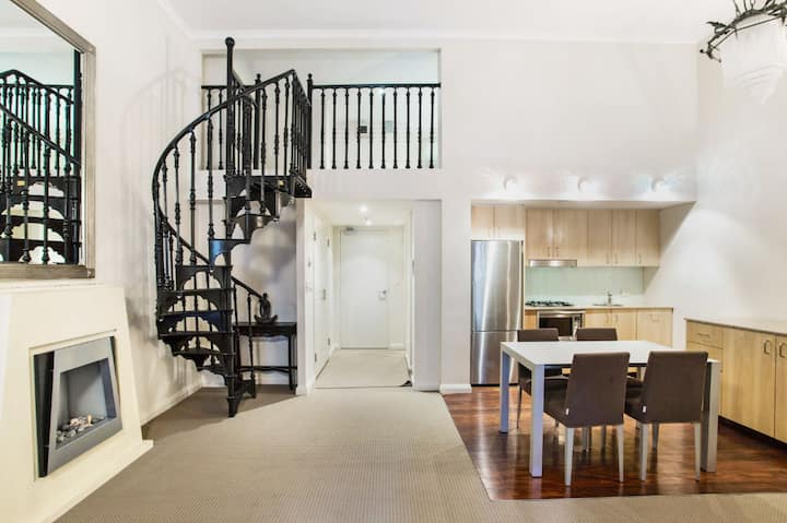 Elegant Upscale Apartment Located Right In Cbd - Randwick