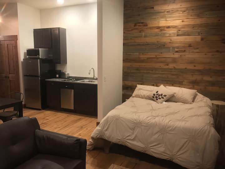 Wonderland Eco Lodge - Studio Next To Park W/views - Gardiner, MT