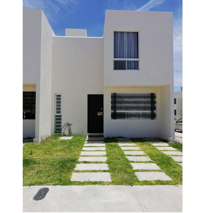 New House, 3 Rooms. 2.5 Bathrooms, Private Fracc. - Santiago de Querétaro