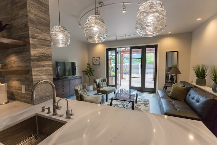 Exclusive Downtown Garden Apartment - Juneau, AK