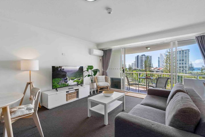 Coastal Deluxe King Apartment Surfers Paradise - Gold Coast