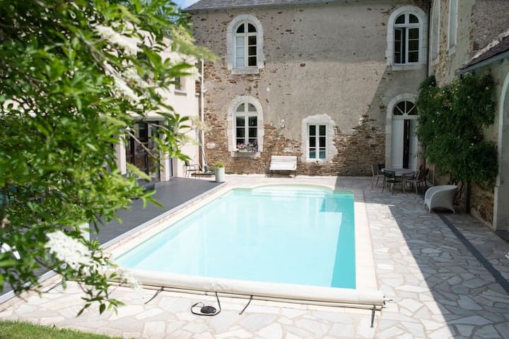 Coussac-bonneval : Prieuré Xixème Siècle (Gîte 1) - Limousin